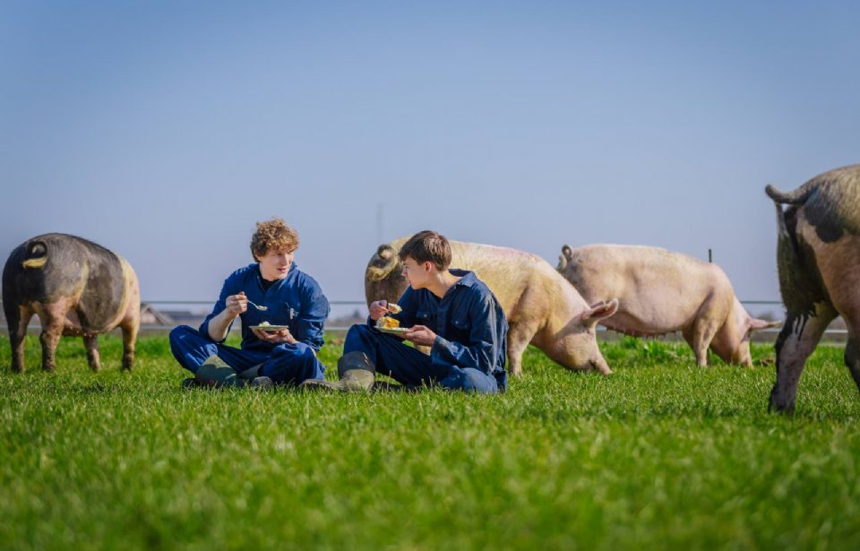 Familie Van den Bogert ontvangt GefeliciStaart voor inzet op ...