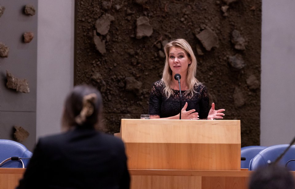 Raad van State oordeelt over zware verwijten Animal Rights aan minister ...